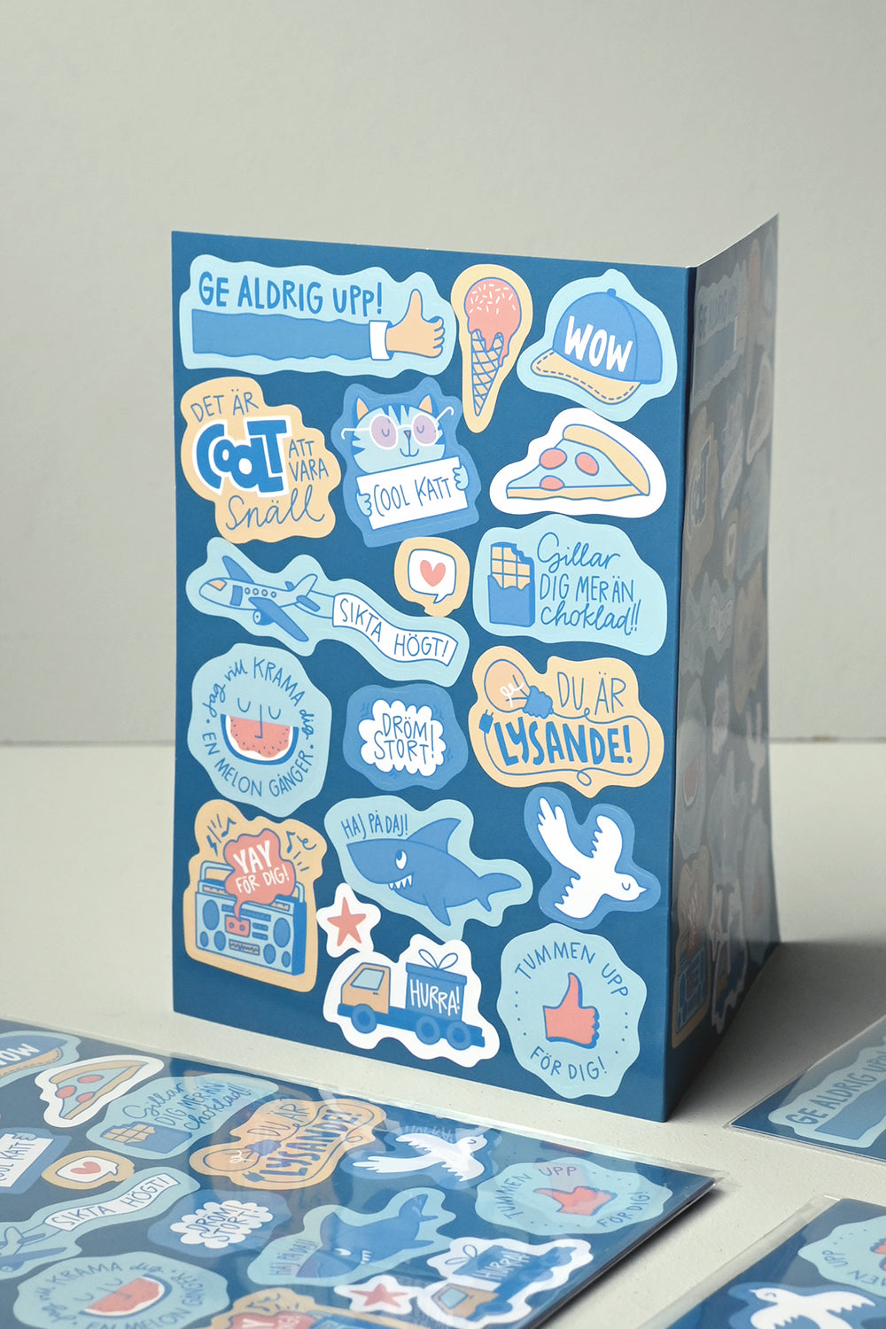 Klistermärkesark: Ge aldrig upp – Me and My House Store AB